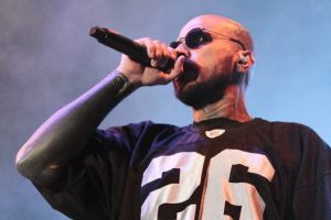 Perlas en el Pene » Qué son, Usos y Famosos que las Tienen